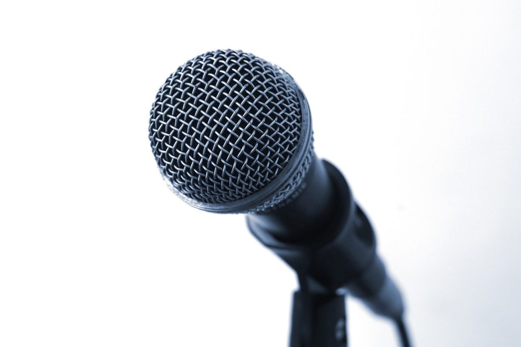 Micro : un accessoire indispensable pour les musiciens.